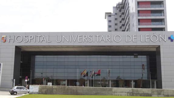 El colapso del Hospital llega al límite con 49 camas cruzadas y 12 ...